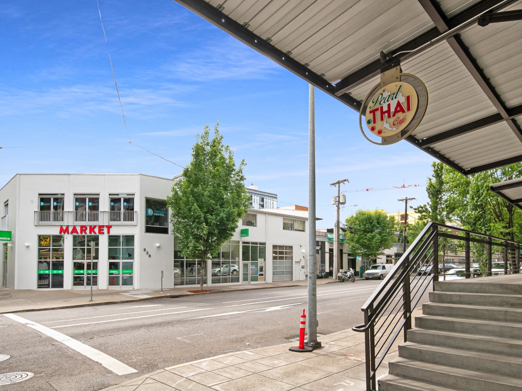 WARM AND INVITING PEARL DISTRICT OPEN CONCEPT LOFT - AltPDX